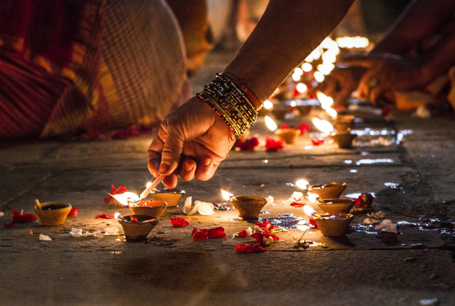 Perfect Ways to Celebrate Diwali with Family and Friends - Indian ...